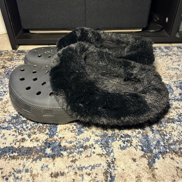 CROCS | Shoes | Crocs Classic Black Mammoth Fur Lined Clogs Size 1 ...